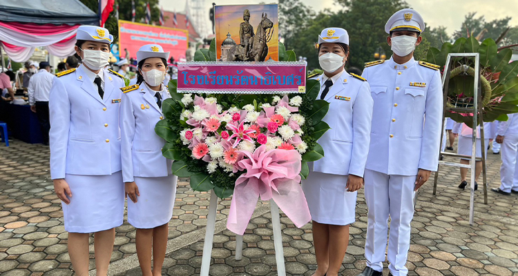 โรงเรียนรัตนาธิเบศร์ - ข่าวกิจกรรม - พิธีวางพวงมาลา เนื่องในวันคล้ายวันสวรรคต รัชกาลที่ 5