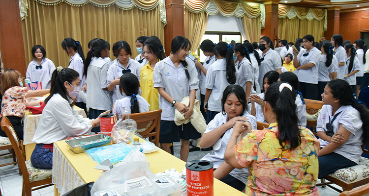 โรงเรียนรัตนาธิเบศร์ - ข่าวกิจกรรม - โครงการรณรงค์ฉีดวัคซีนป้องกันมะเร็งปากมดลูก นักเรียนหญิง ...